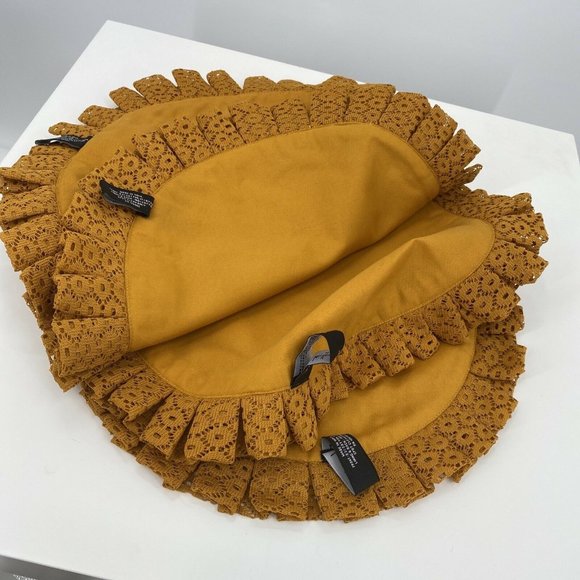 Nicole Miller | Dining | Nicole Miller Home Set Of 4 Placemats 5 Round ...